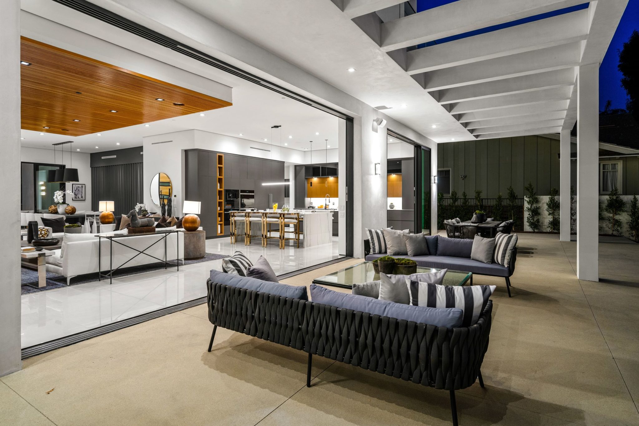 Series 8100 Sliding Doors | All Weather Architectural Aluminum